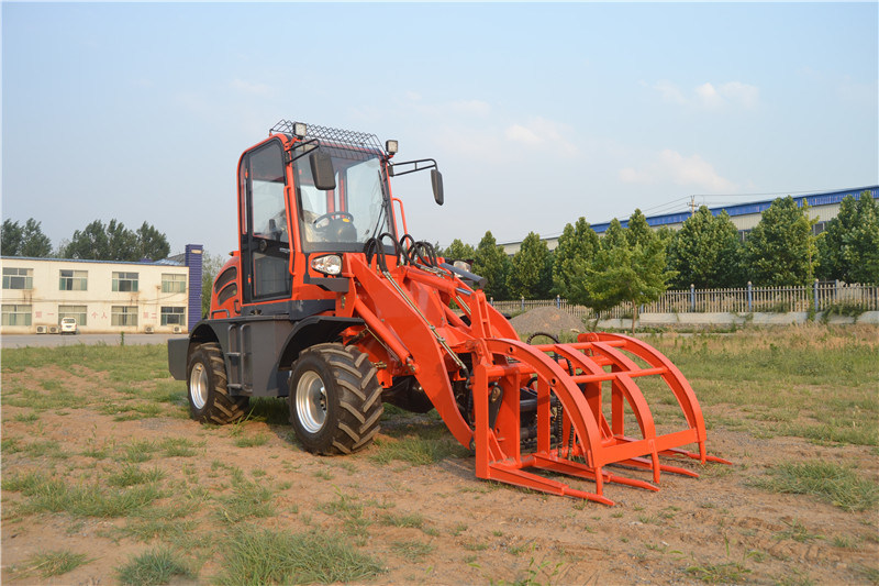 4 In 1 Bucket Small Wheel Loader 1.5 TON With Pallet Fork / Hammer Breaker